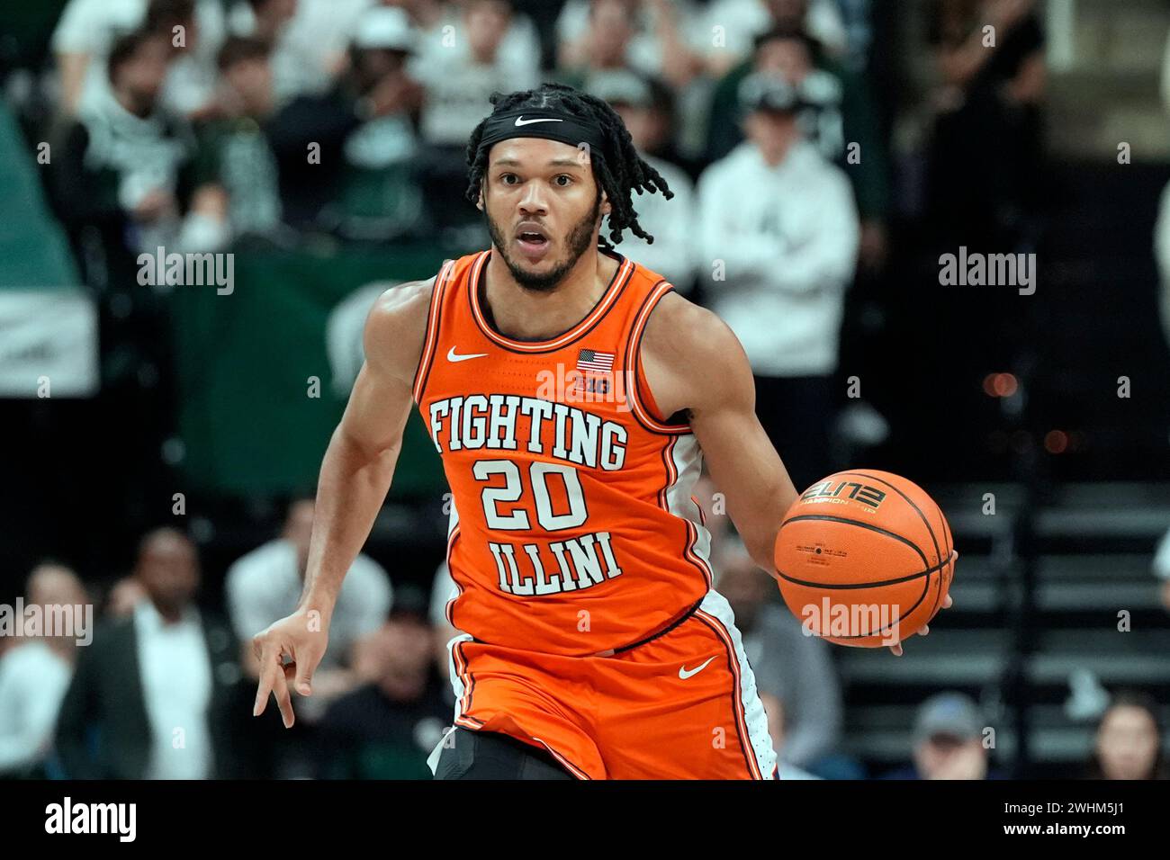 Illinois forward Ty Rodgers brings the ball up court during the first ...