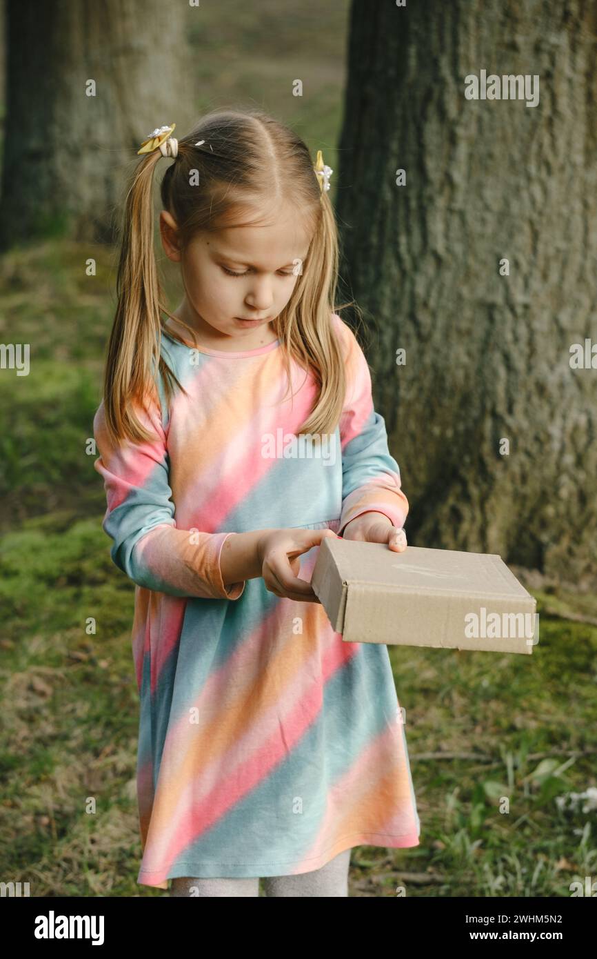 Scavenger hunt for kid in the park. Girl learning about environment ...