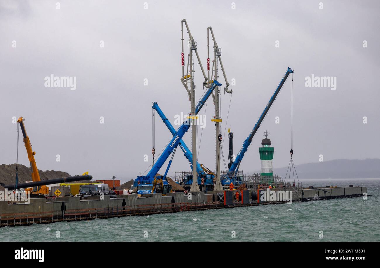 Lng terminal construction hi-res stock photography and images - Alamy