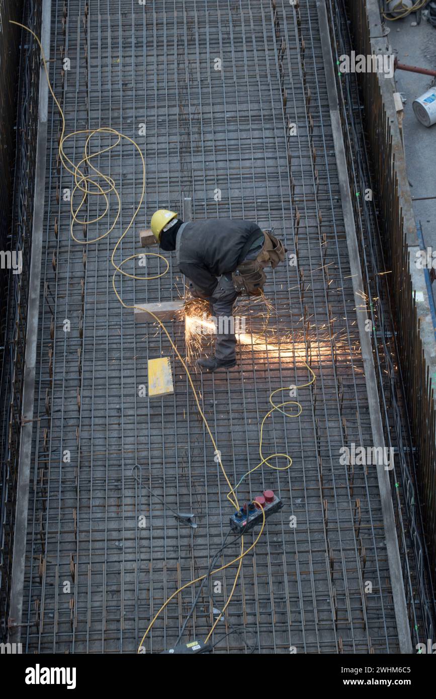 Construction worker and reinforced concrete Stock Photo - Alamy