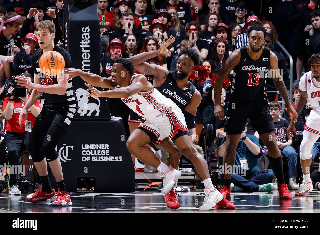 CINCINNATI, OH - FEBRUARY 10: Houston Cougars guard L.J. Cryer (4 ...