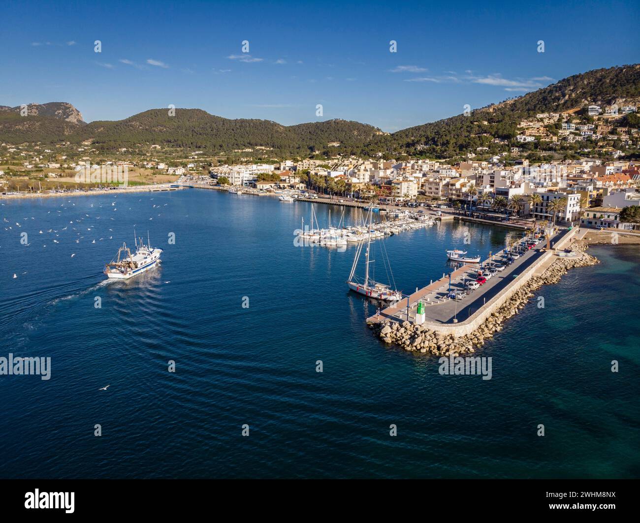 Recreational pleasure boat fishing hi-res stock photography and images ...