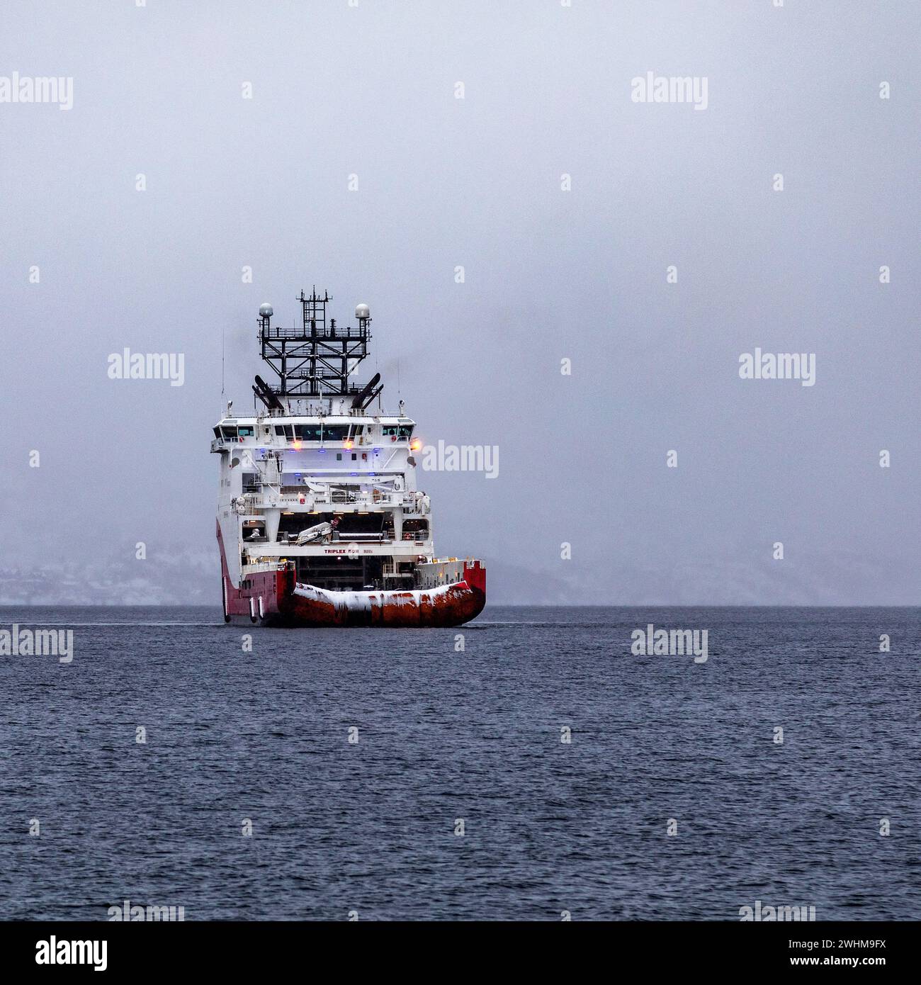 Offshore AHTS anchor handling tug supply vessel Siem Pearl, arriving at ...