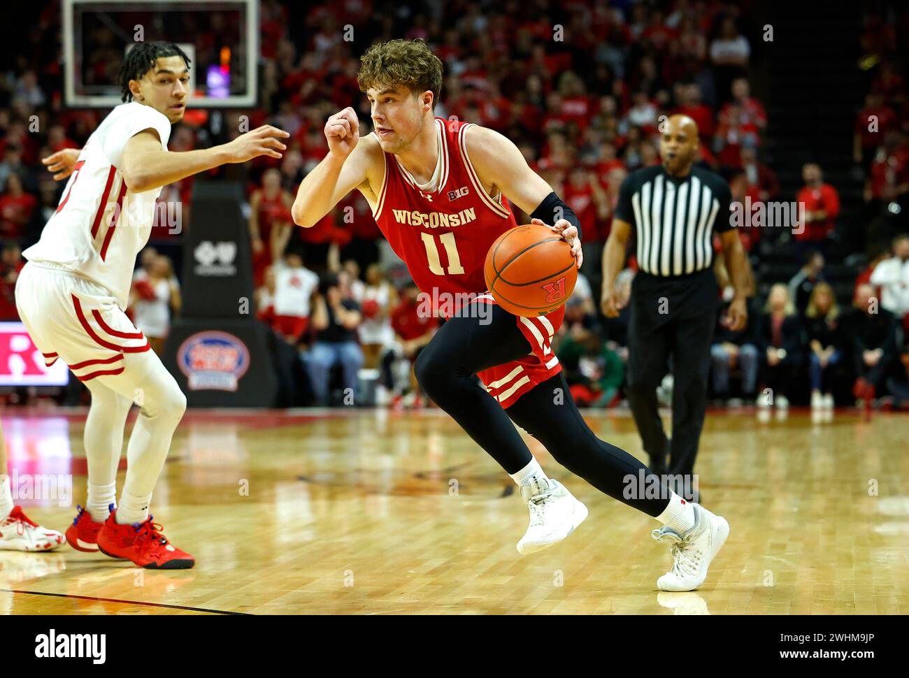 Wisconsin guard Max Klesmit (11) drives to the basket against Rutgers ...