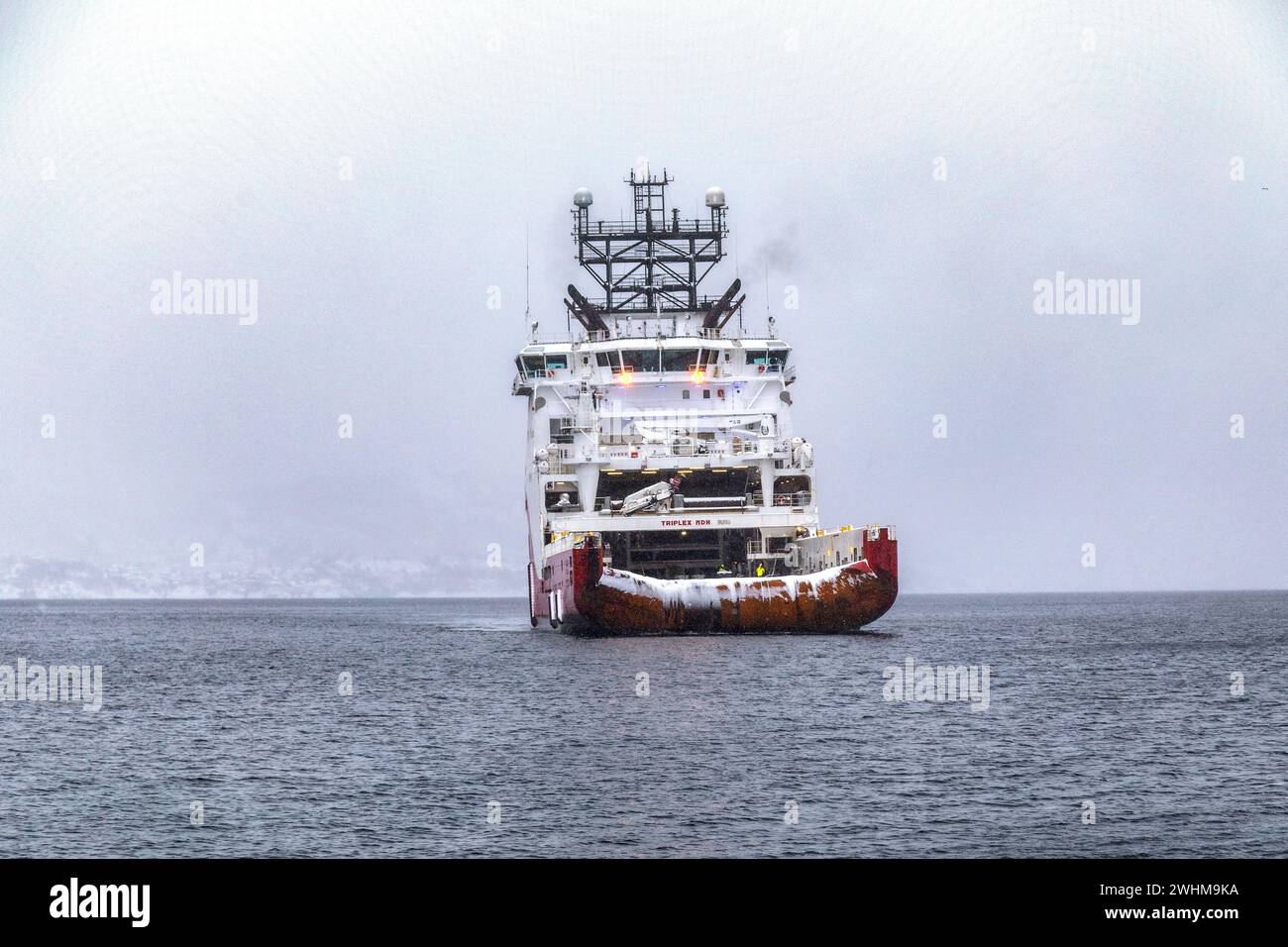 Offshore AHTS anchor handling tug supply vessel Siem Pearl, arriving at ...