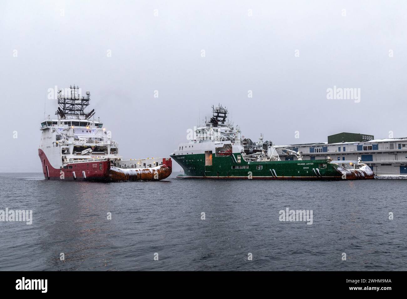 Offshore AHTS anchor handling tug supply vessel Siem Pearl, arriving ...