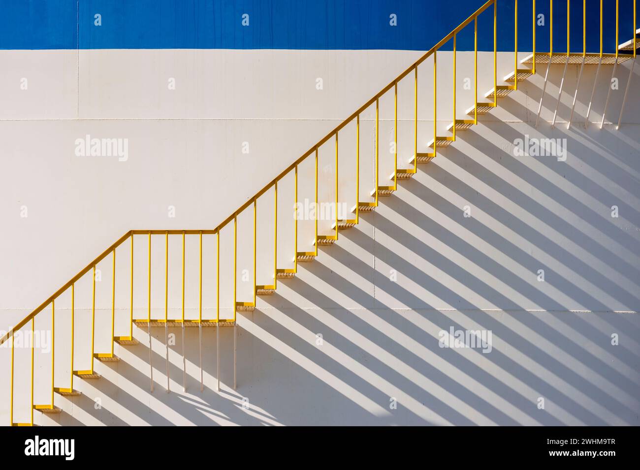 Refinery containers hi-res stock photography and images - Alamy