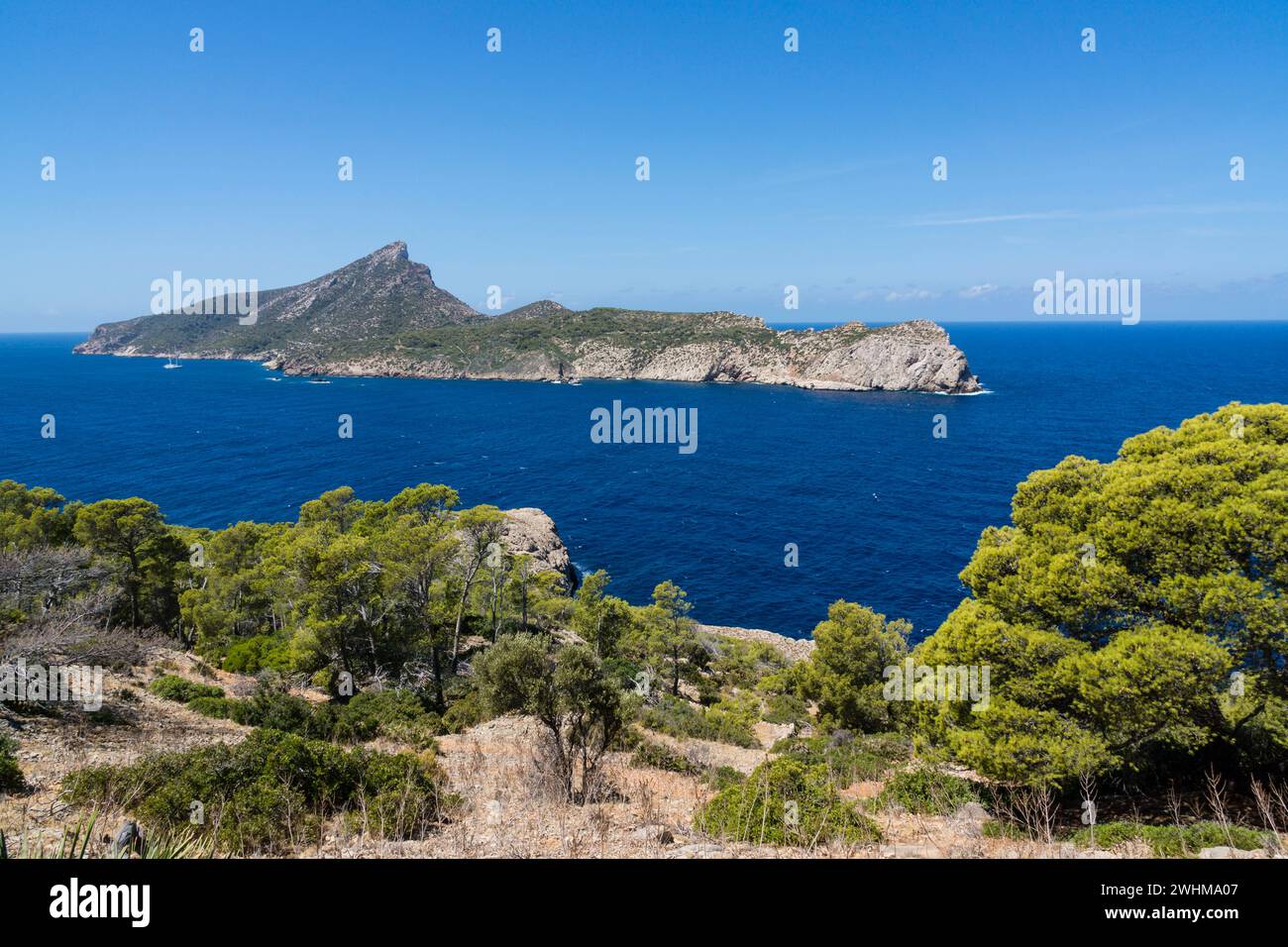 Tour around island in hi-res stock photography and images - Alamy