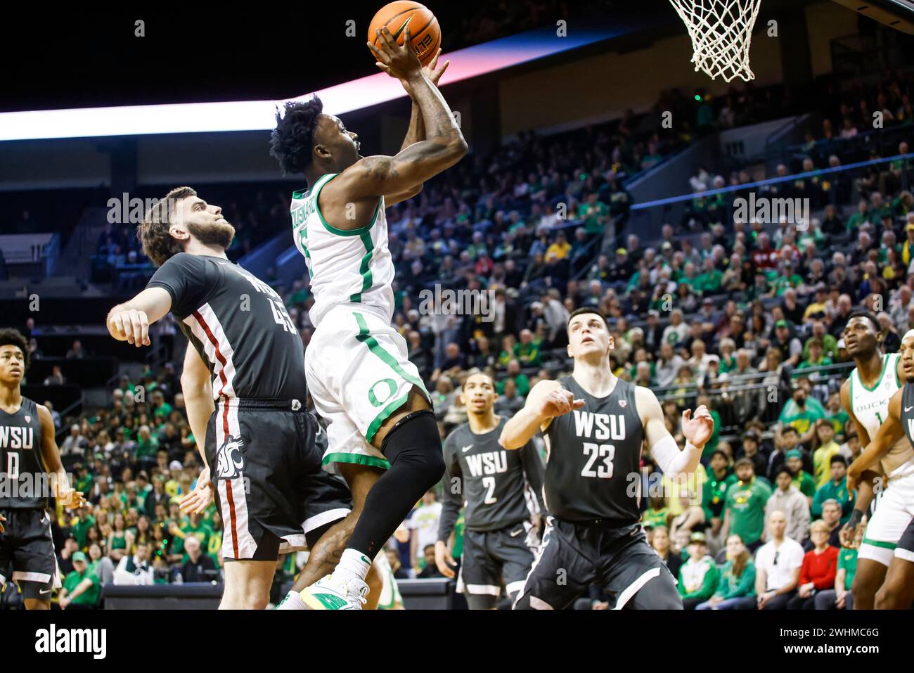 Oregon guard Jermaine Couisnard (5) shoots against Washington State ...
