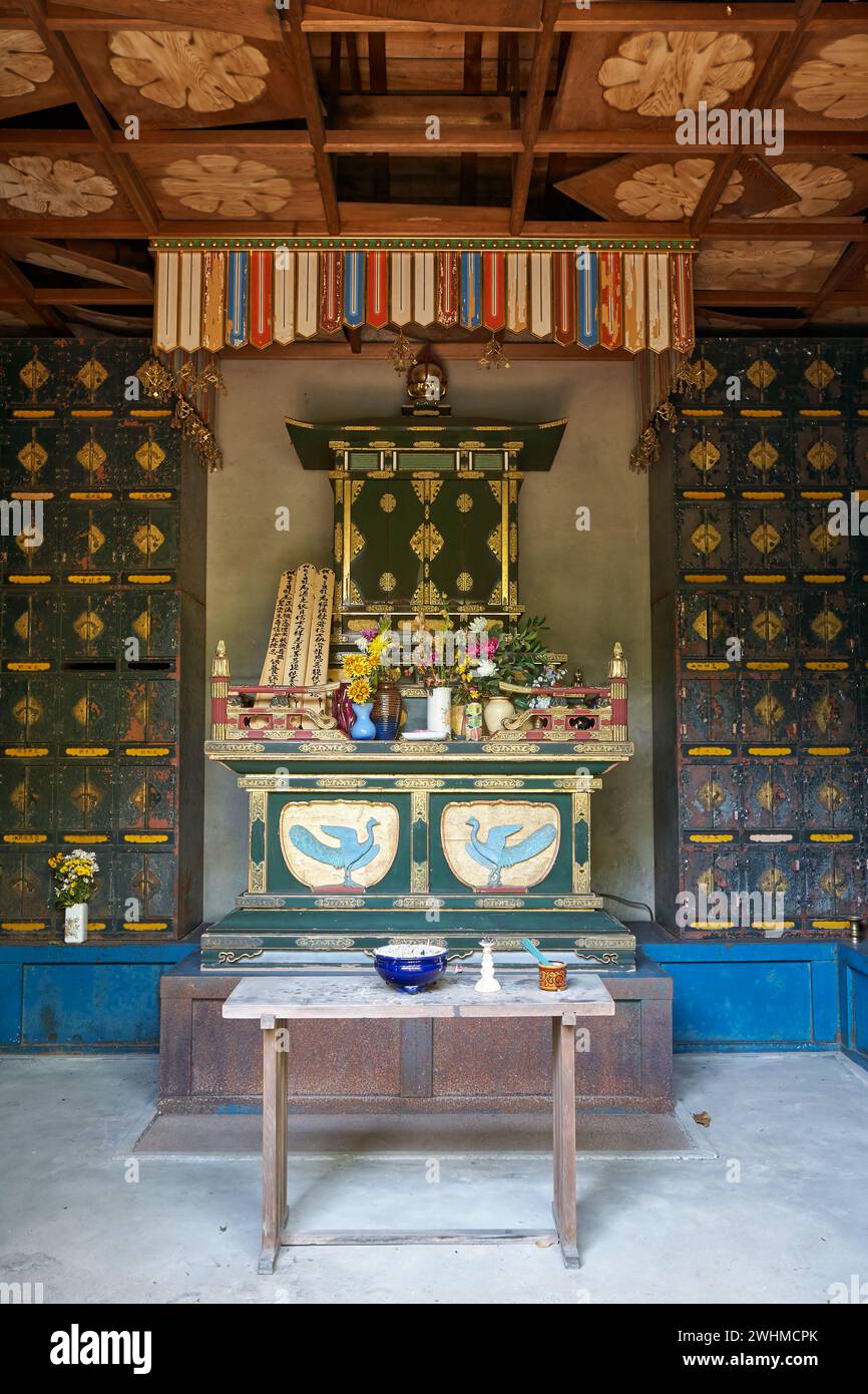 The Buddhist altar at Toganji temple. Nagoya. Japan Stock Photo - Alamy