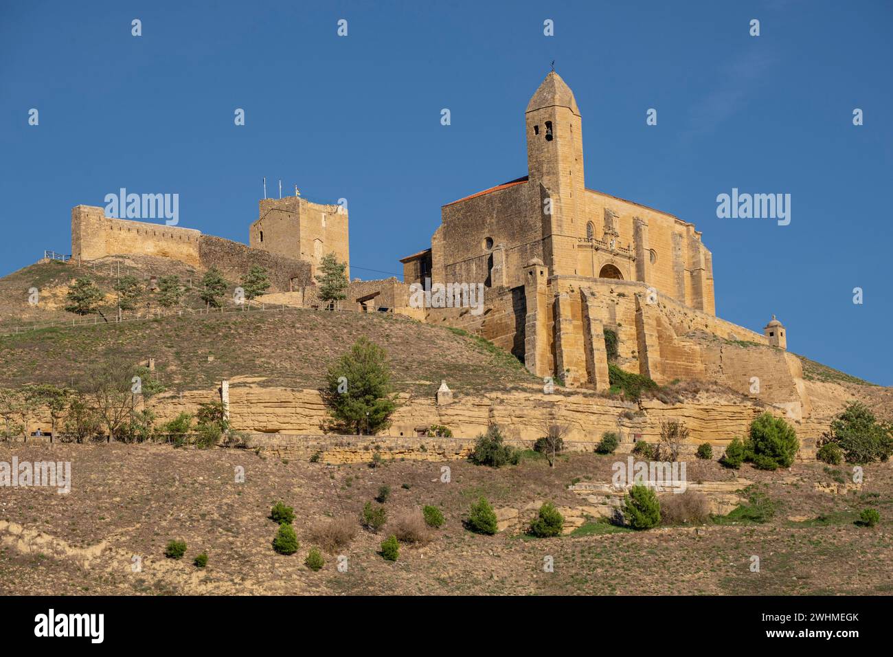 Parish church of Santa MarÃ­a la Mayor and castle of San Vicente Stock ...