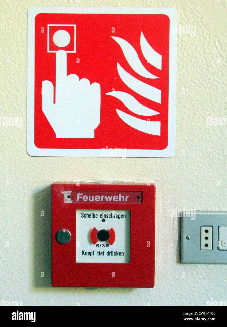 Fire detector or fire alarm Stock Photo - Alamy