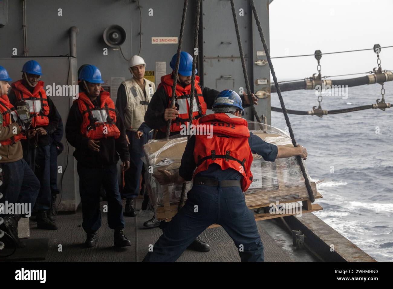 U.S. Navy Sailors assigned to the amphibious assault ship USS America ...