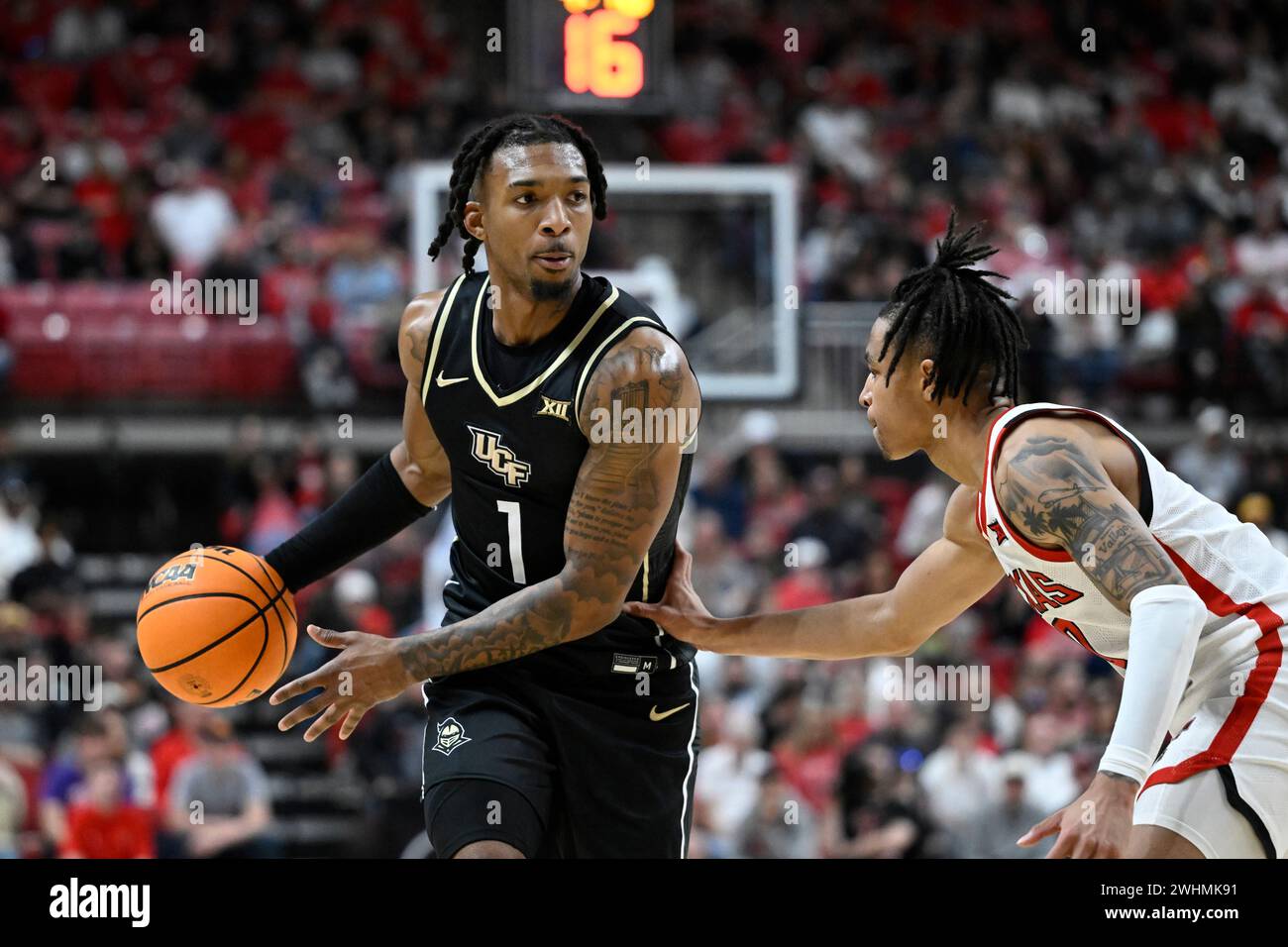 Central Florida guard Antwann Jones (1) brings the ball up as Texas ...