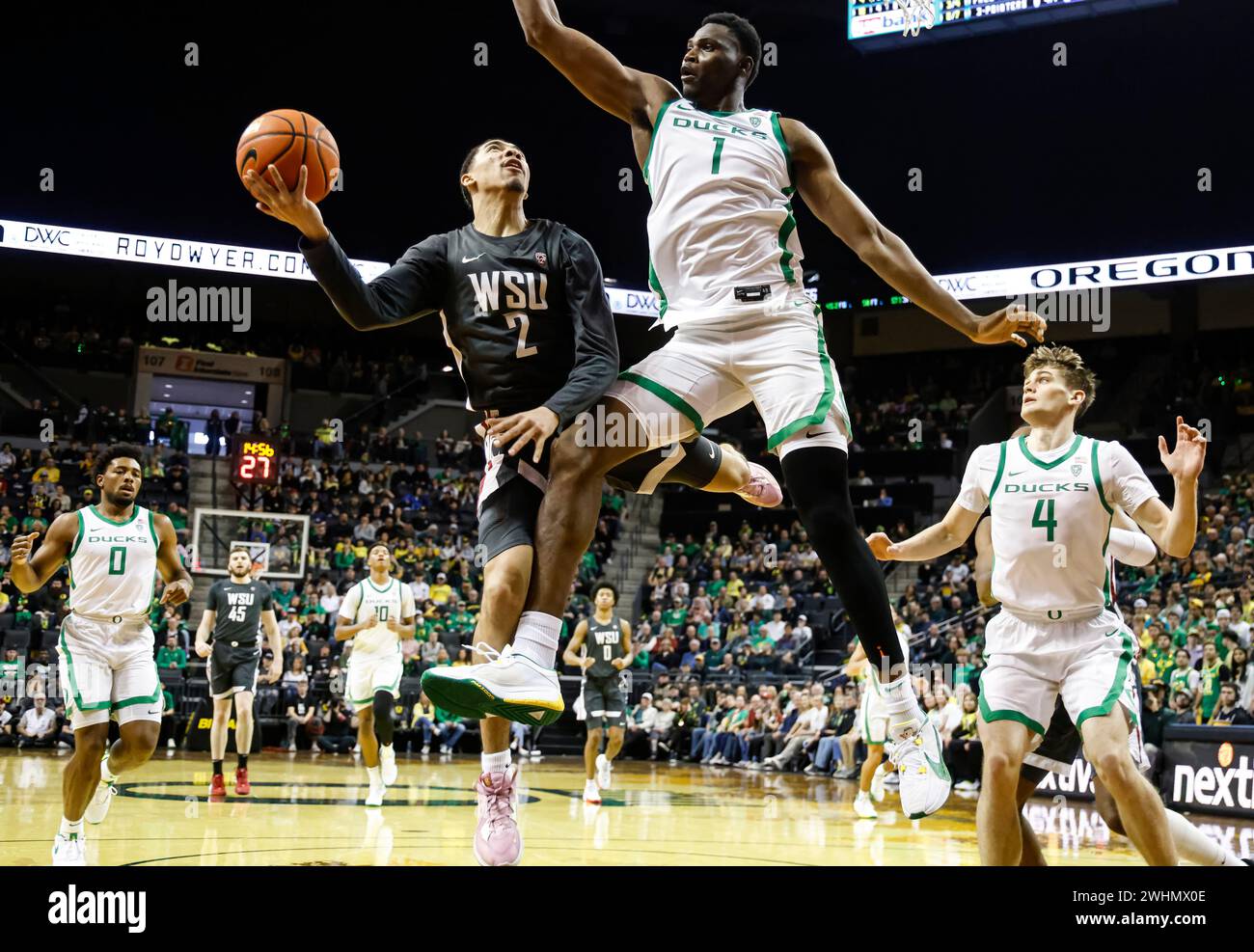 Washington State guard Myles Rice (2) draws a foul from Oregon center N ...