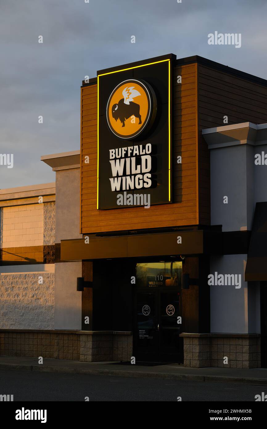 Buffalo wild wings hi-res stock photography and images - Alamy