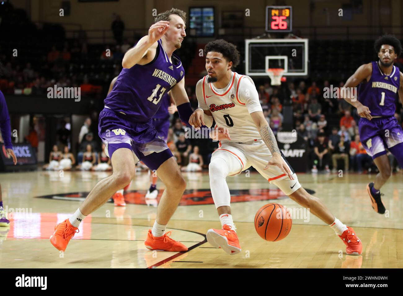 Oregon State guard Jordan Pope (0) drives to the basket as Washington ...