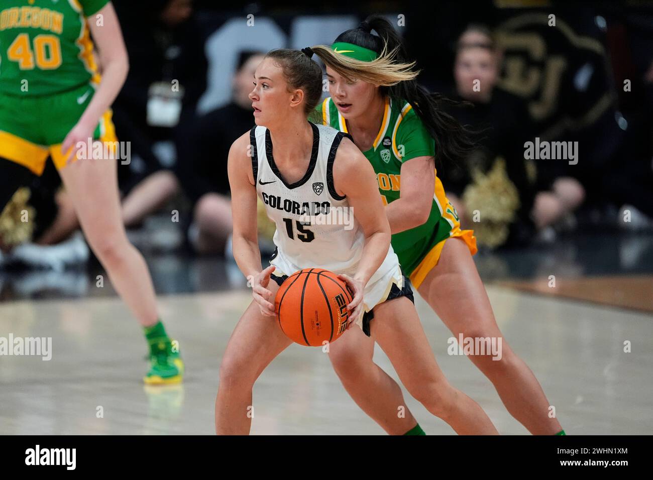 Colorado guard Kindyll Wetta (15) and Oregon guard Ula Chamberlin (0 ...