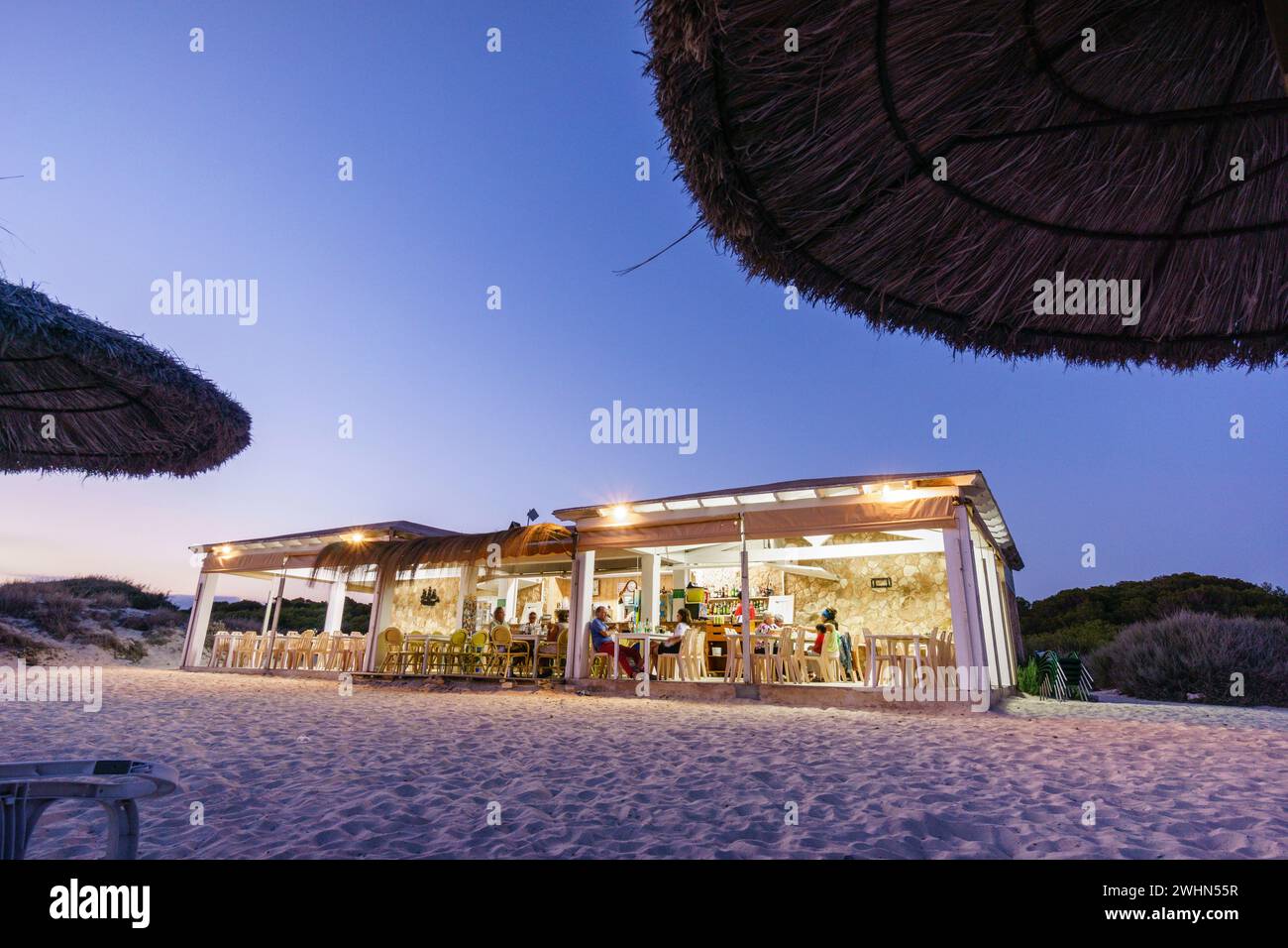 Restaurant beach services hi-res stock photography and images - Alamy