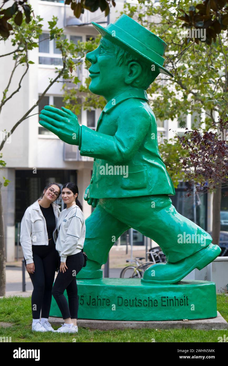 Unity Maennchen, 25 Years of German Unity - Art Installation Borders ...