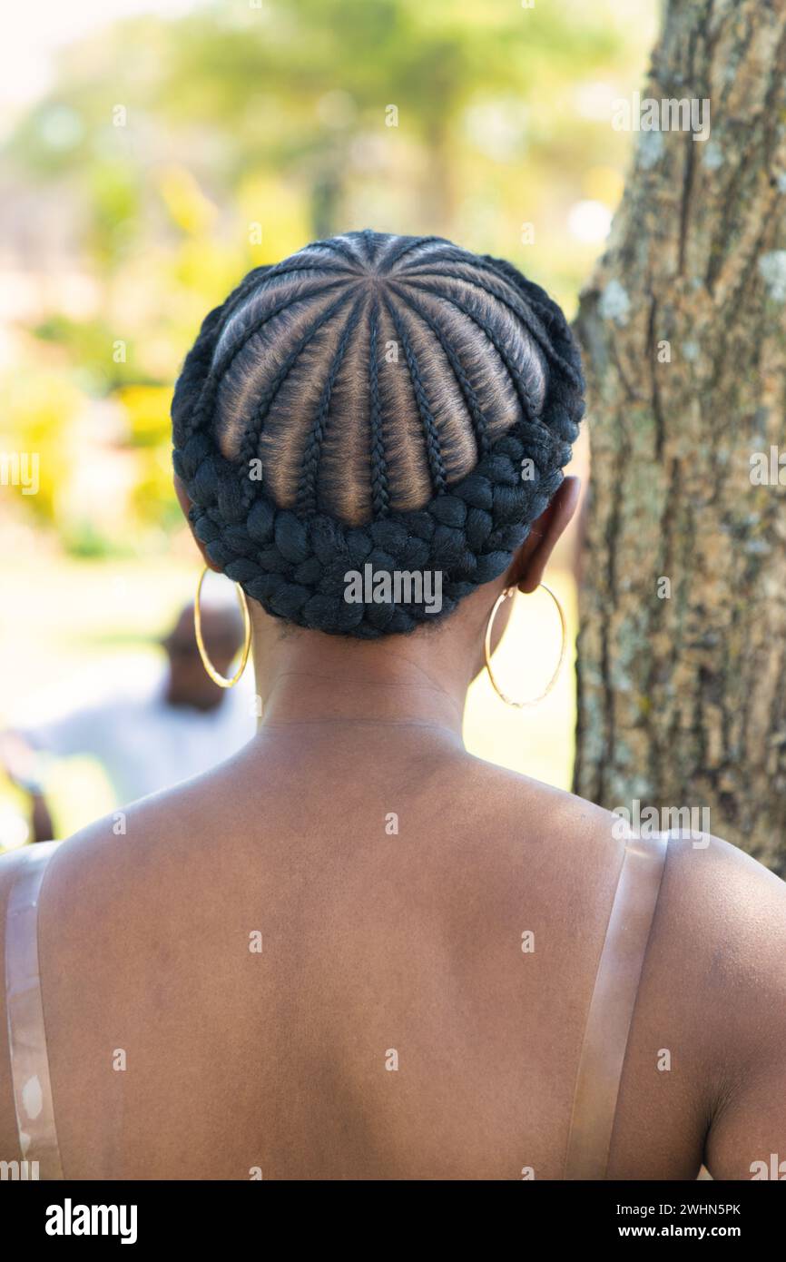 Hairstyling in africa hi-res stock photography and images - Alamy