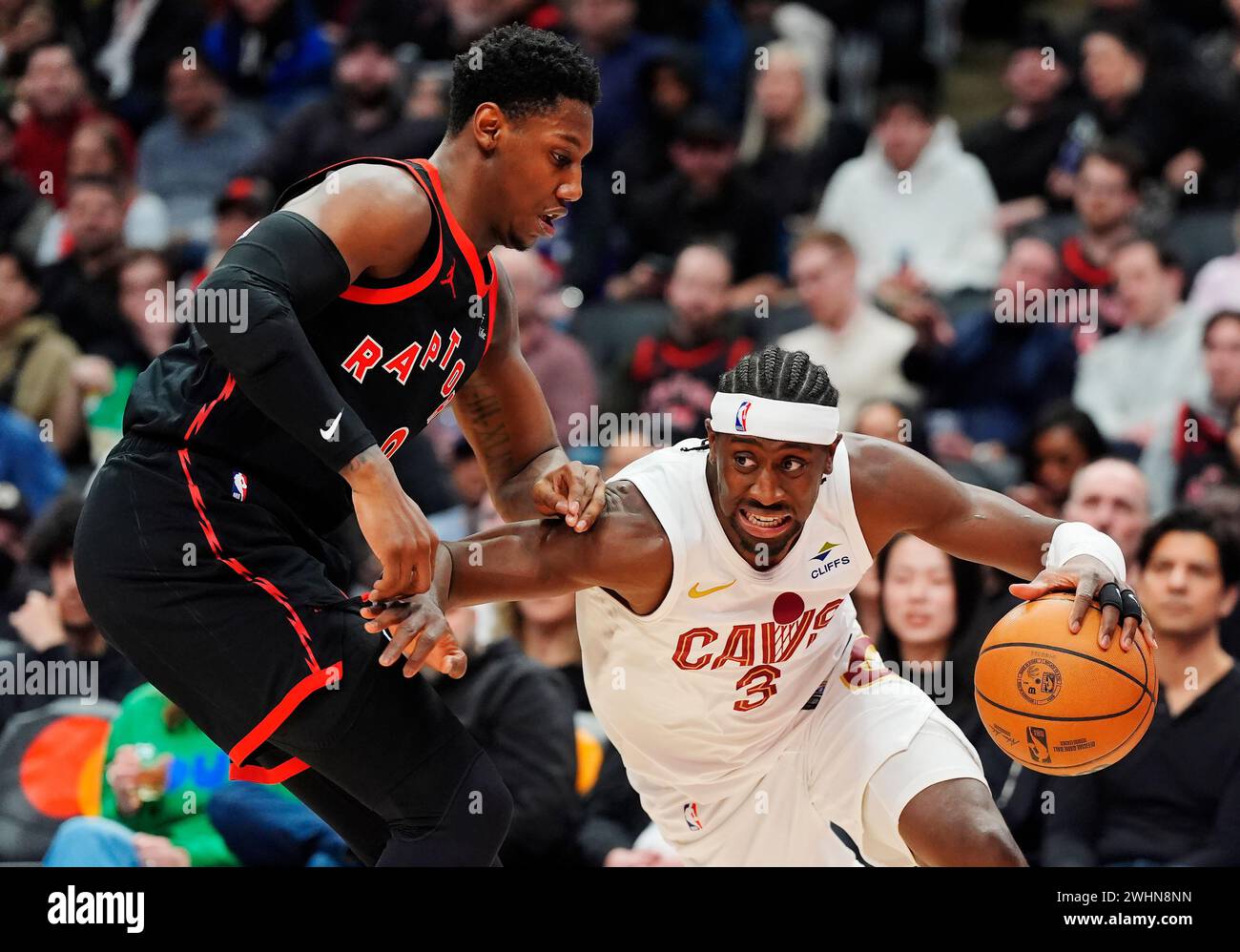 Cleveland Cavaliers guard Caris LeVert (3) drives past Toronto Raptors ...
