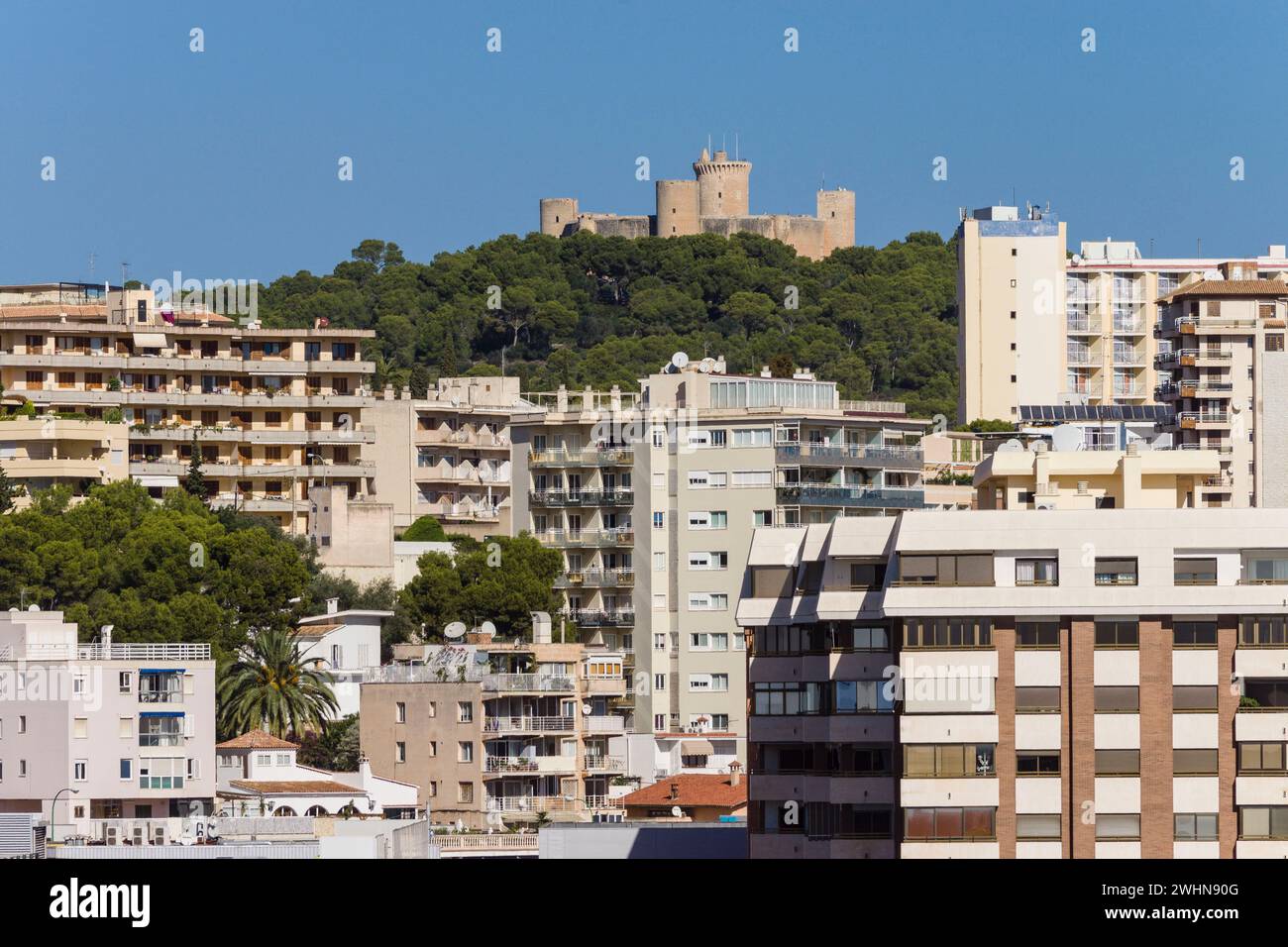 Xiv century architecture hi-res stock photography and images - Alamy