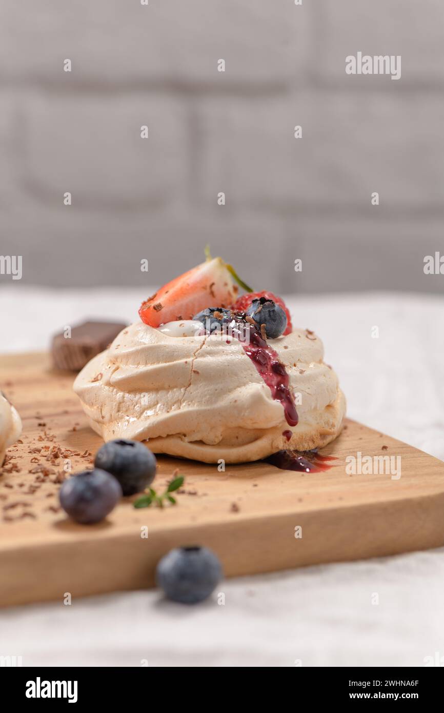 Small pavlova cakes Stock Photo - Alamy