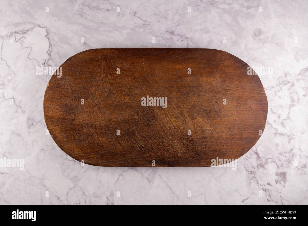 Oval shaped wood cutting board Stock Photo - Alamy