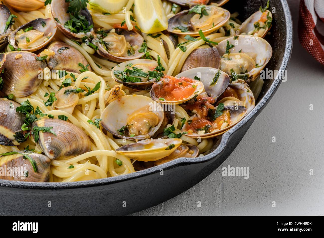 Spaghetti alle Vongole Stock Photo - Alamy