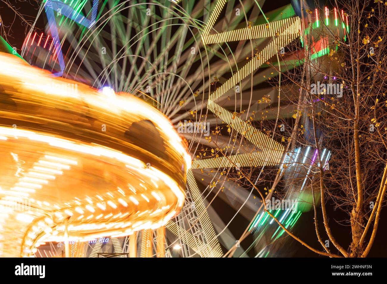 Spinning ferris wheel in motion Stock Photo - Alamy