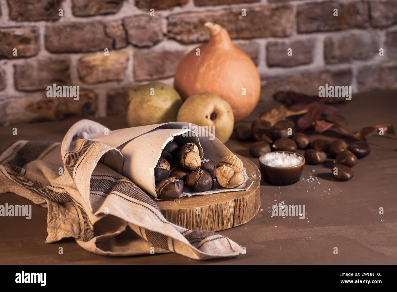 Cone paper hi-res stock photography and images - Alamy