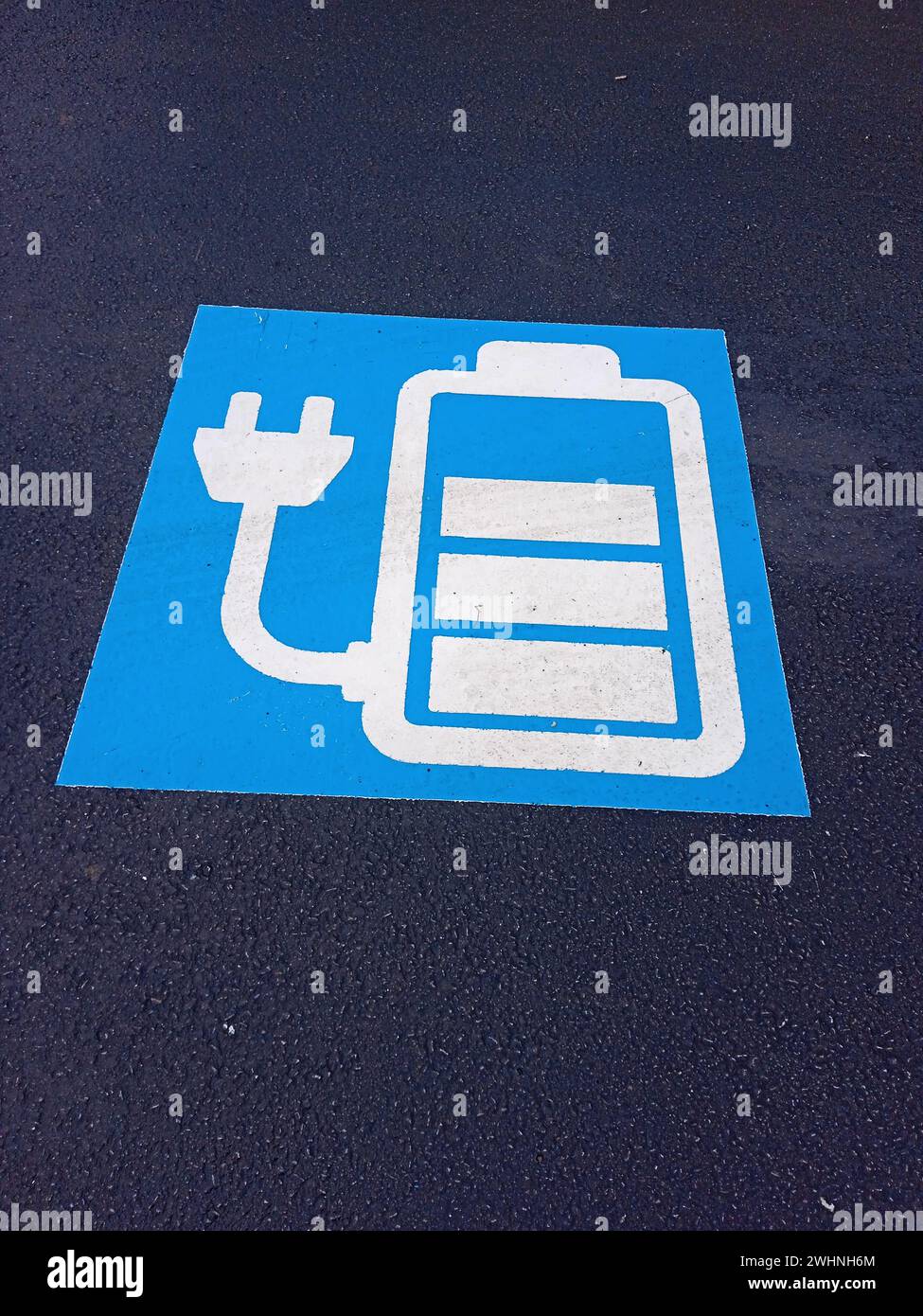 Power supply by battery Stock Photo - Alamy