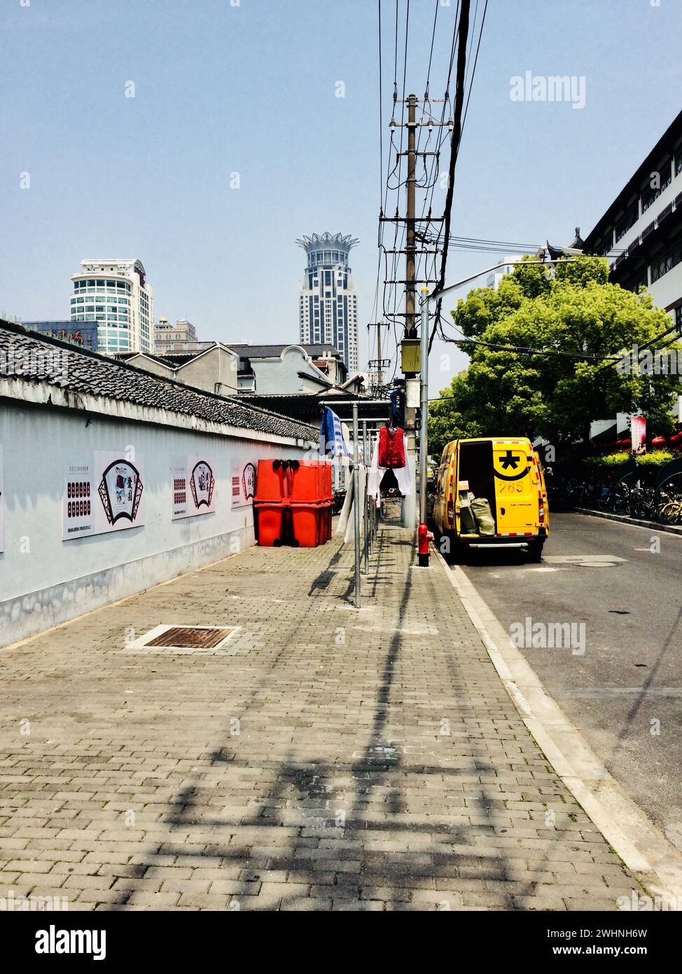 Data cables for online communication Stock Photo - Alamy