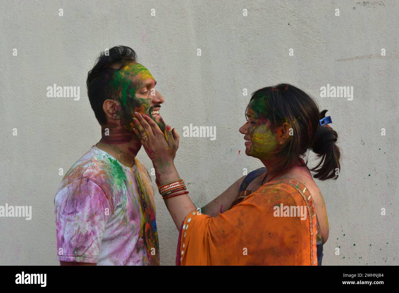 Indian couple holi festival hi-res stock photography and images - Alamy