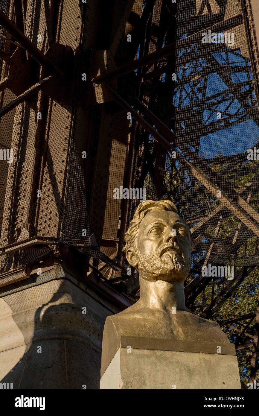Detail of the structure of the Eiffel Tower Stock Photo - Alamy