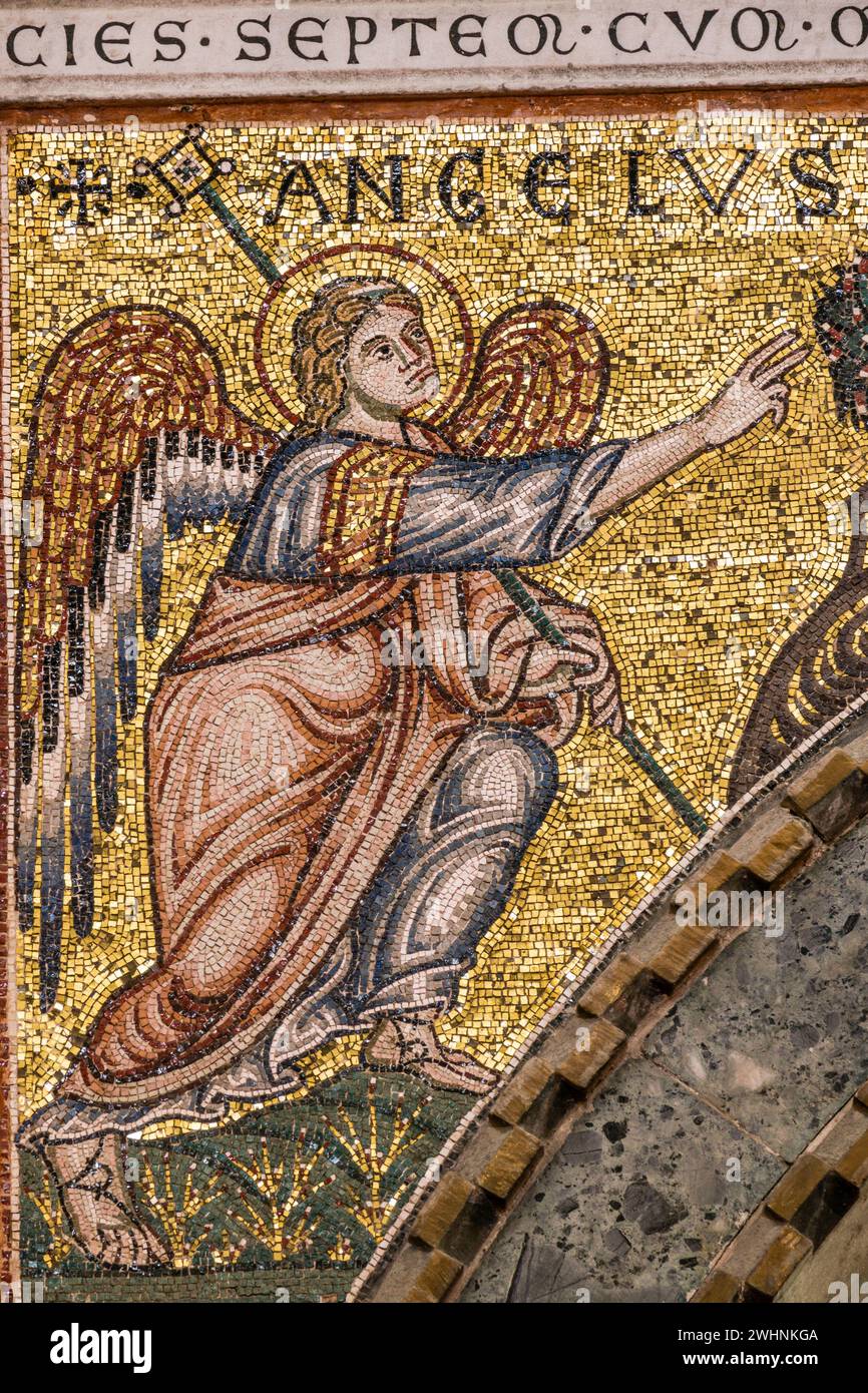 Mosaico romano oro hi-res stock photography and images - Alamy