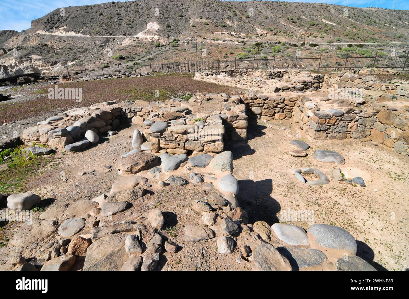 Ruins desert ancient rocks sand hi-res stock photography and images - Alamy