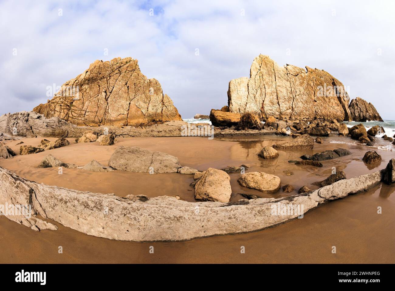 Ledges of cliffs hi-res stock photography and images - Alamy