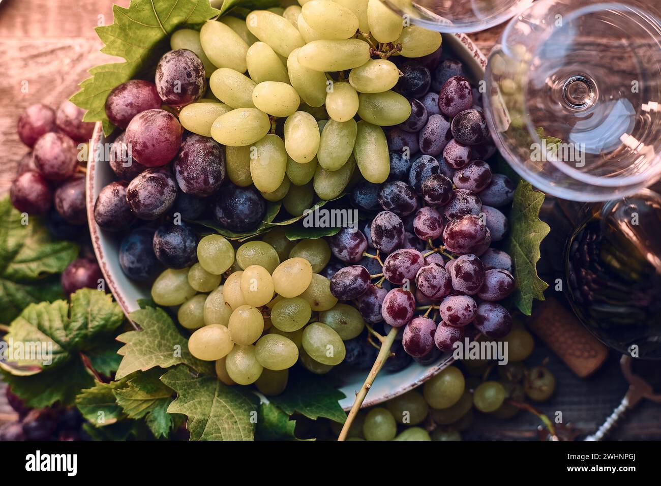 Grapes table overhead hi-res stock photography and images - Alamy