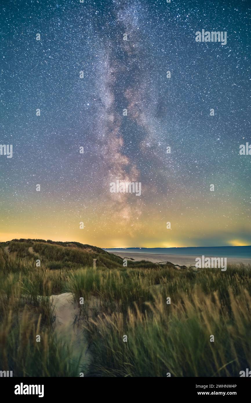 Milky way over ocean hi-res stock photography and images - Alamy