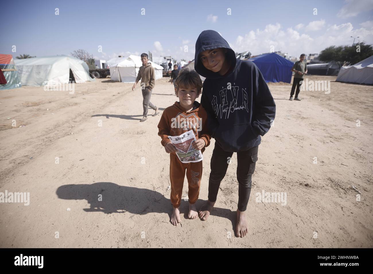 Warning leaflets are dropped by Israeli forces over Rafah in the ...