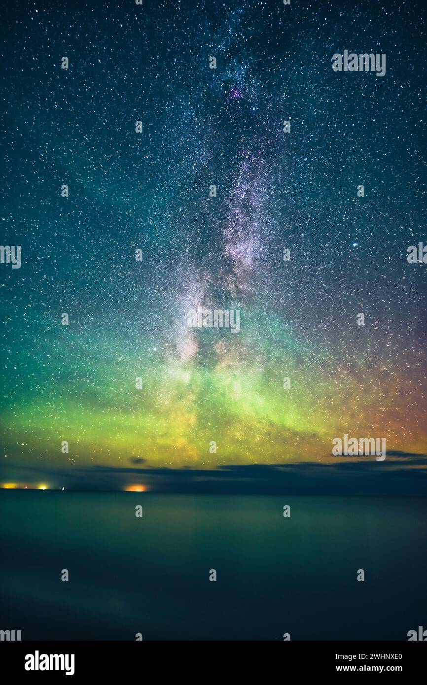 Milky way over ocean hi-res stock photography and images - Alamy