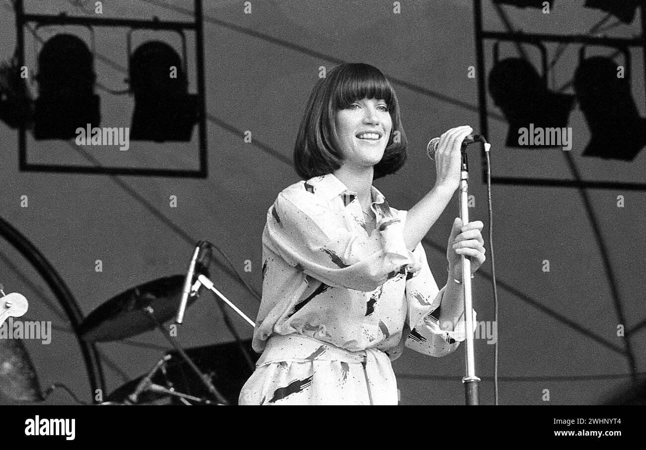 British Pop soul singer Kiki Dee preforming at the Queen Hyde park ...