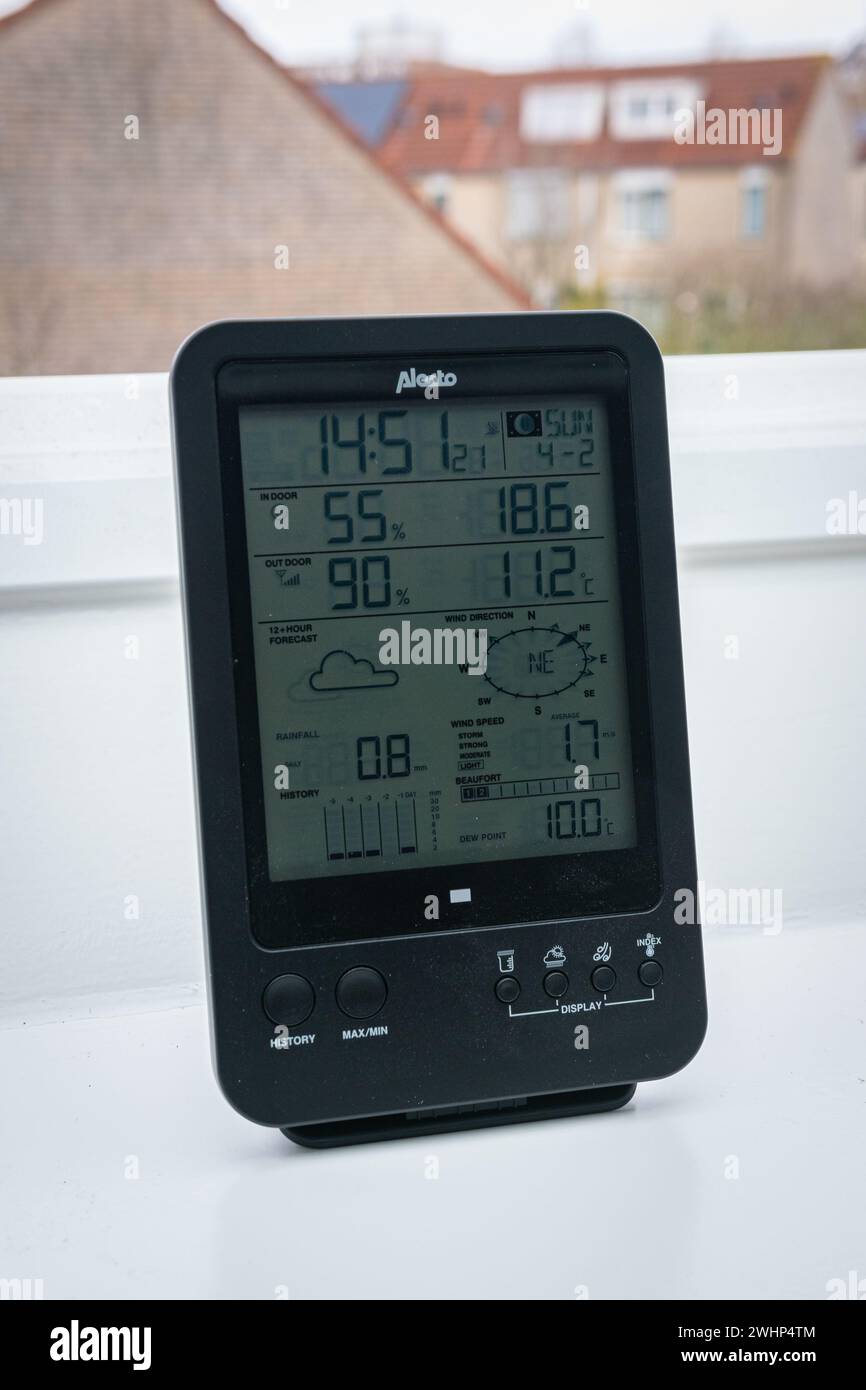 Monitor of a digital weather station for use at home Stock Photo - Alamy