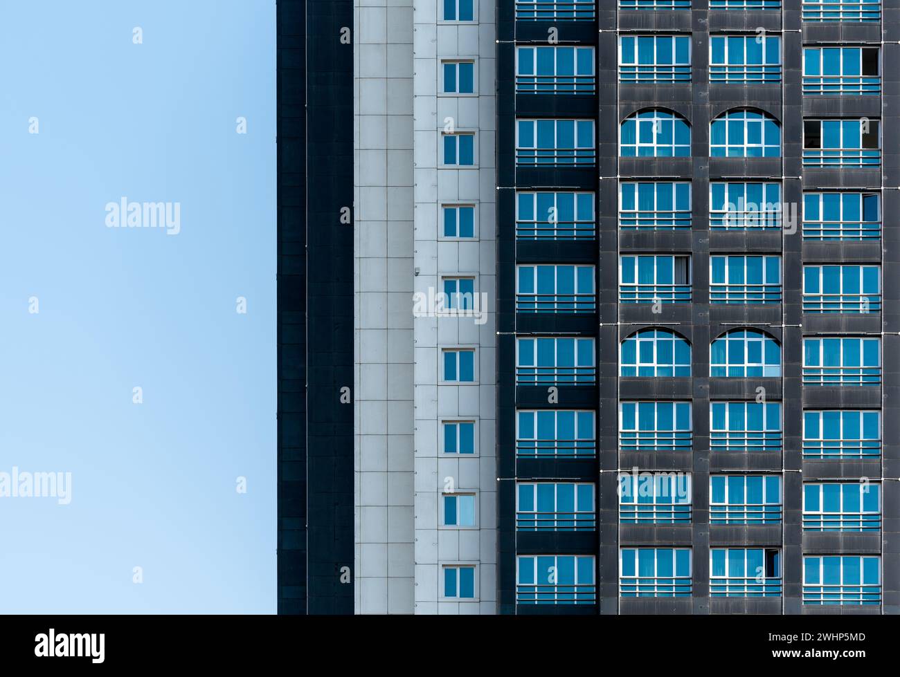 Many windows and walls facade of a modern skyscraper without people ...