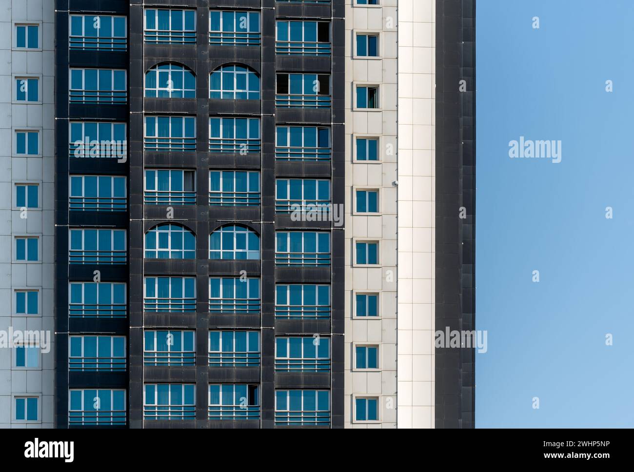 Many windows and walls facade of a modern skyscraper without people ...