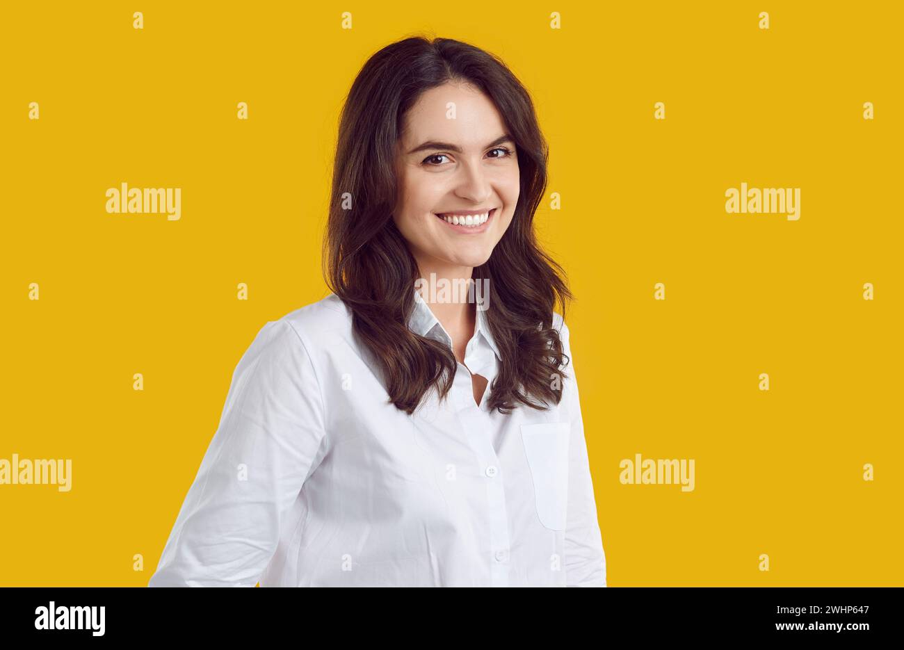 Timid woman in office hi-res stock photography and images - Alamy