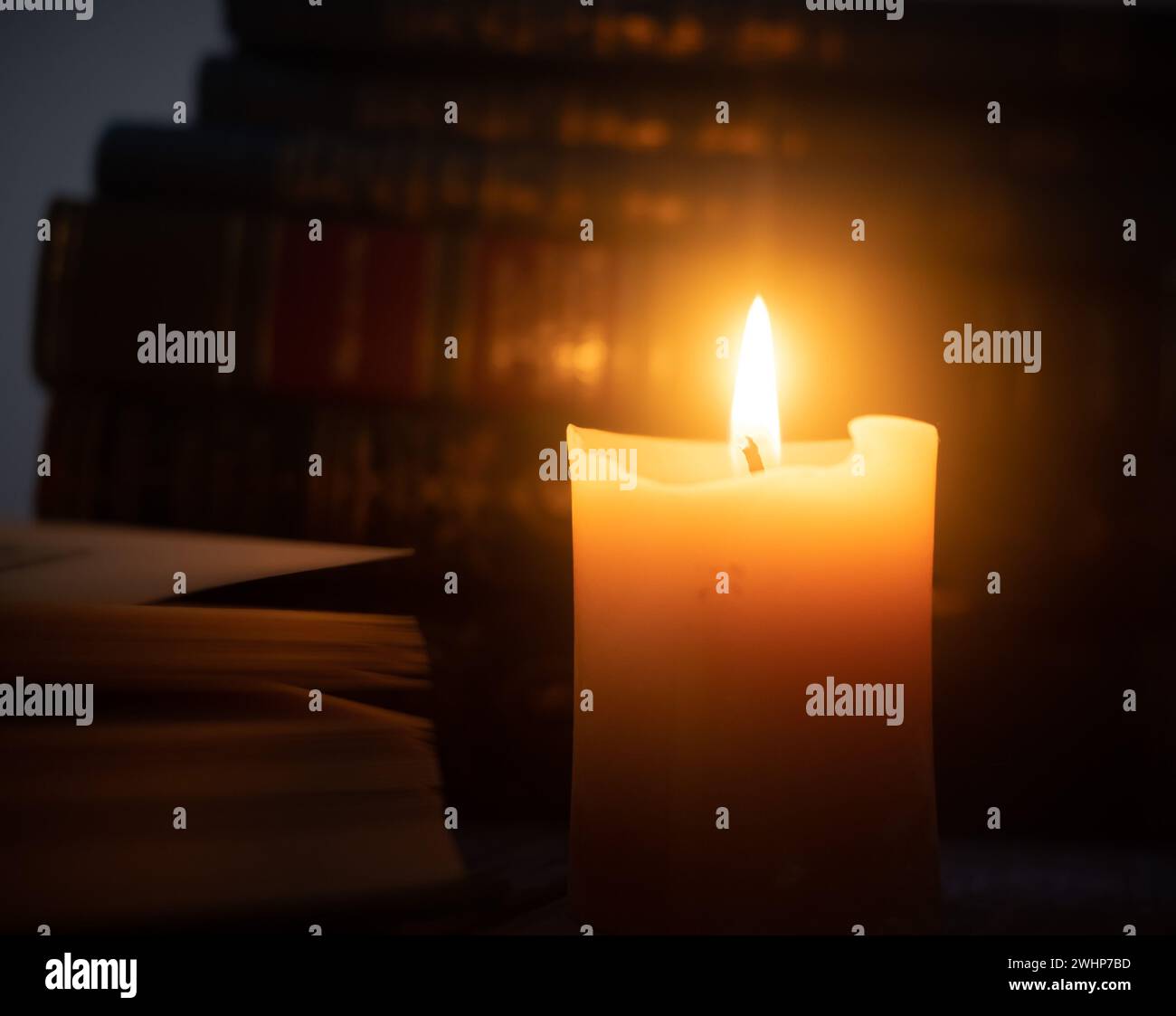 Reading by candlelight hi-res stock photography and images - Alamy