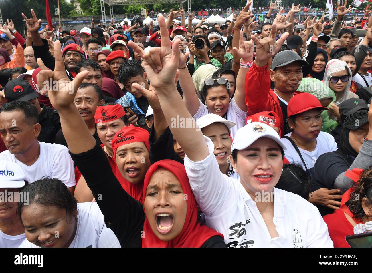Solo, Central Java, INDONESIA. 10th Feb, 2024. A crowd of supporters ...